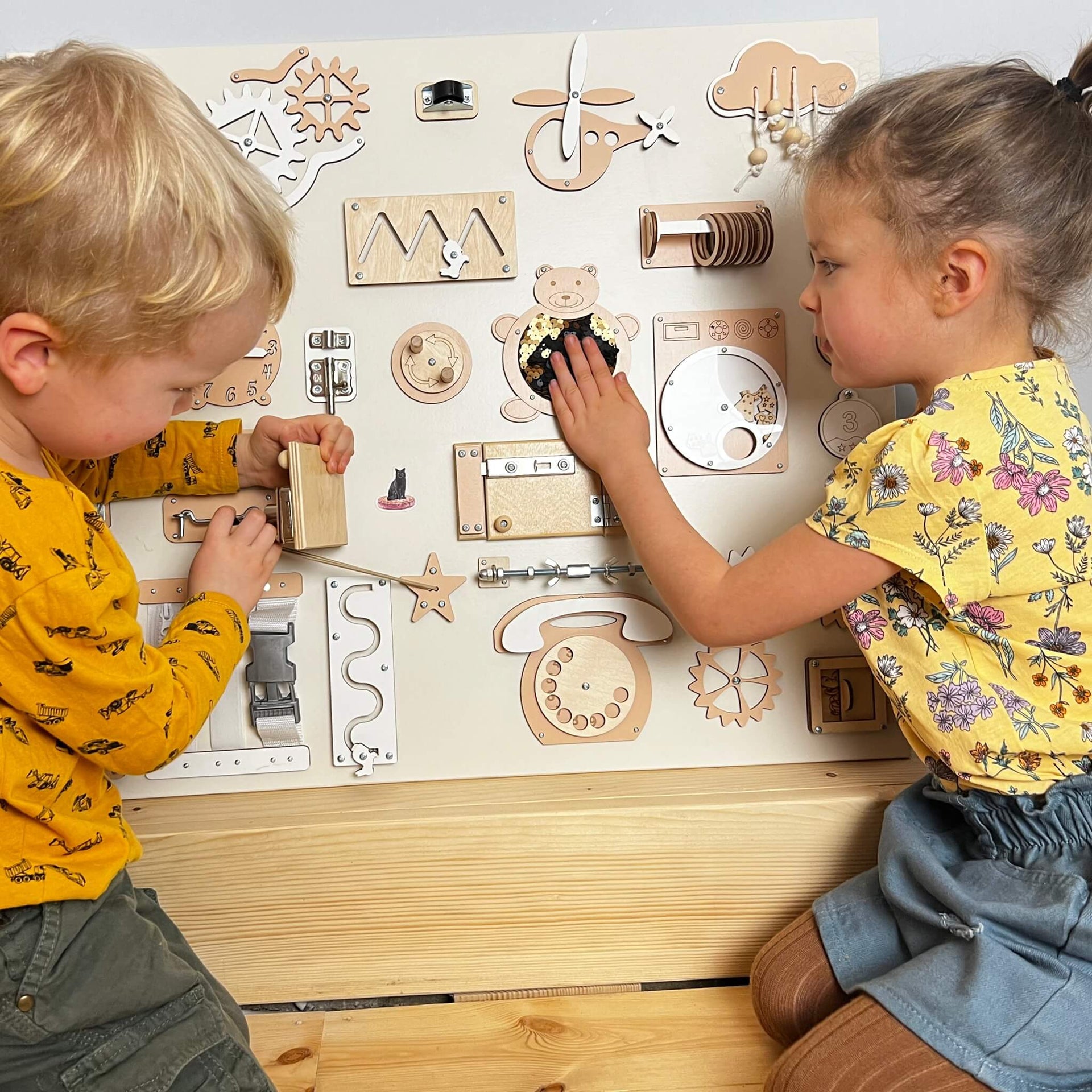 Montessori busy board for toddlers – Busybunnytoys