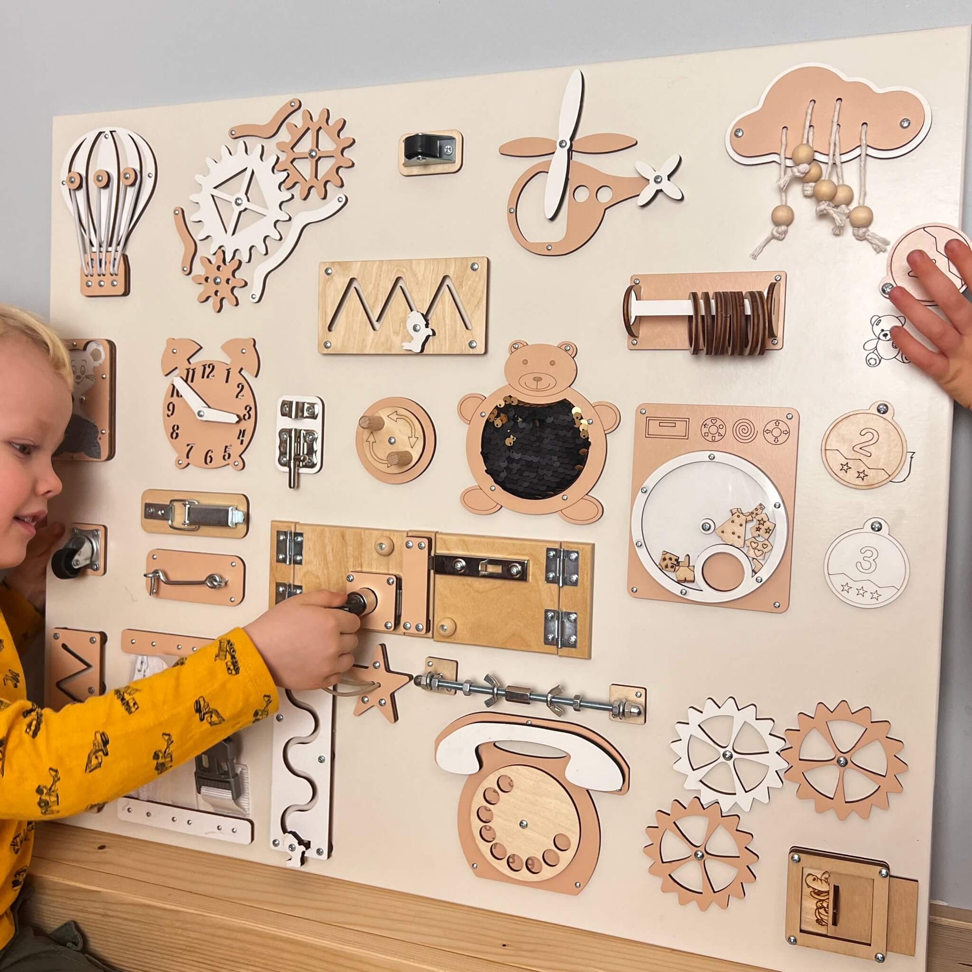 Montessori busy board for toddlers – Busybunnytoys