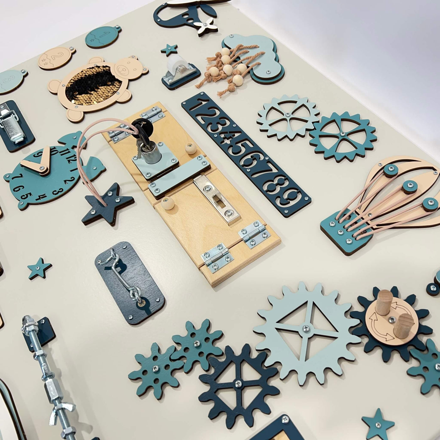 Montessori busy board for toddlers – Busybunnytoys