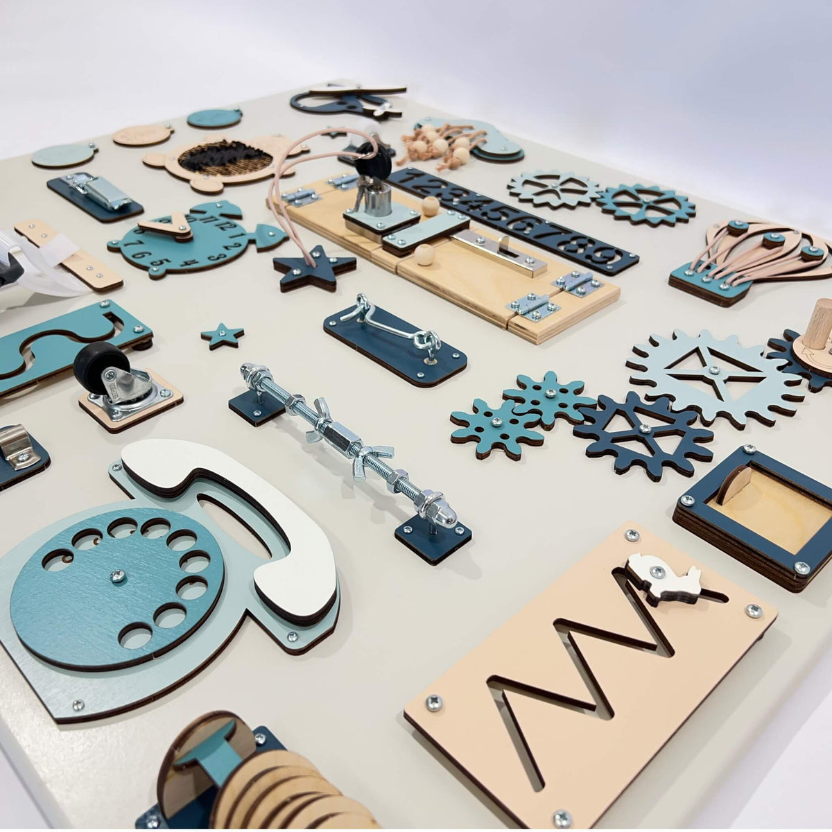 Montessori busy board for toddlers – Busybunnytoys